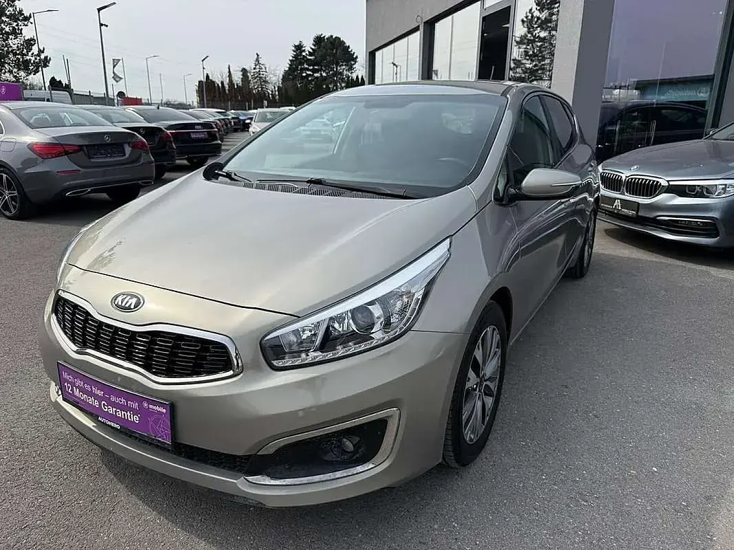 Gebraucht Kia Ceed Gold 90 PS (2016) in Hörsching, AT - € 8.499 | AutoUncle