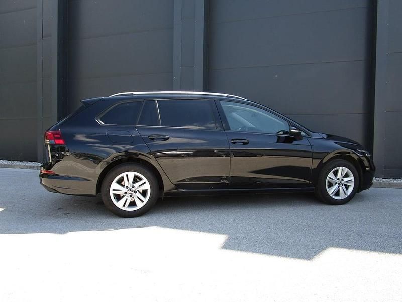 Gebraucht 2024 VW Golf VIII Life 115 PS Kombi – 2500 Baden (Händler ...