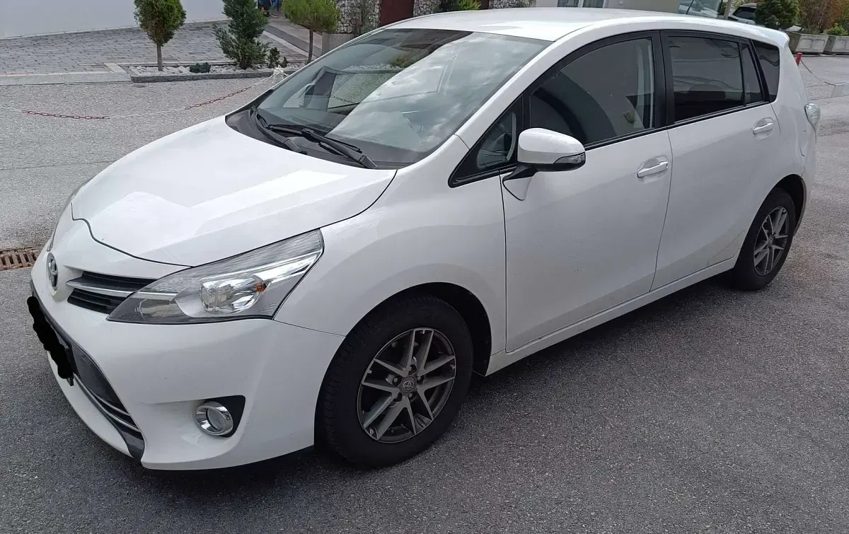 Gebraucht Toyota Verso Active 111 PS (2016) in Fügen - € 9.900 | AutoUncle