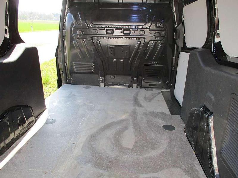 Gebraucht 2018 Ford Transit Connect 101 PS Van / Kleinbus – 8483 ...