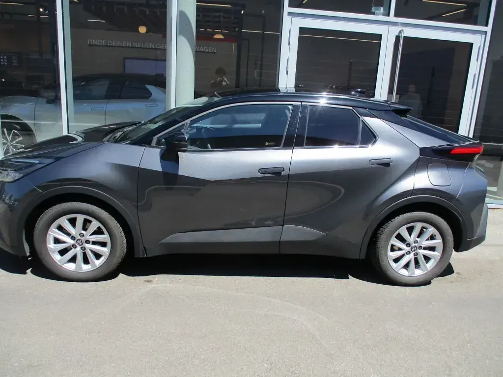 Gebraucht Toyota C-HR Active 98 PS (2025) in Wien - € 28.490 | AutoUncle