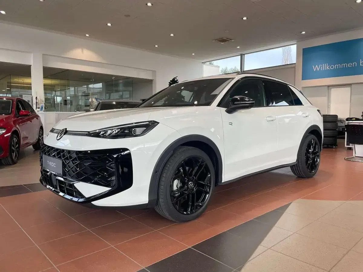 Gebraucht VW T-Roc Cabriolet R-line 150 PS (2025) in Ilz - € 39.890 ...