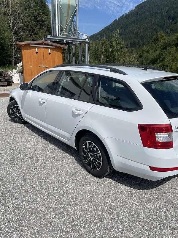 Gebraucht 2016 Skoda Octavia Active 110 PS Kombi – 6136 Pill, AT ...