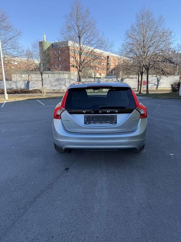 Gebraucht 2014 Volvo V60 Momentum 114 PS Kombi – 1190 Wien (Händler ...
