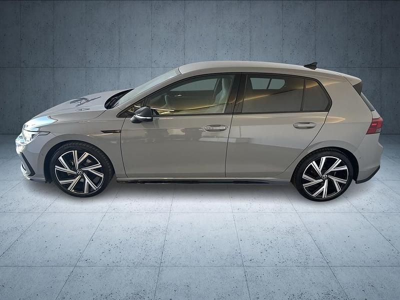 Gebraucht 2024 VW Golf VIII R-line 130 PS Limousine – 8054 Graz ...