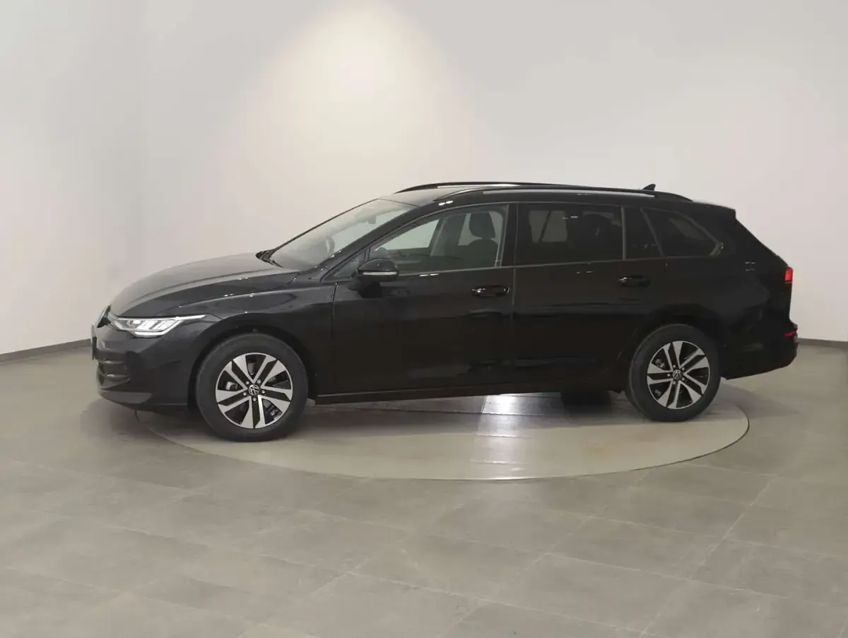 Neu VW Golf VIII Business 116 PS (2026) in Zellberg - € 27.990 | AutoUncle