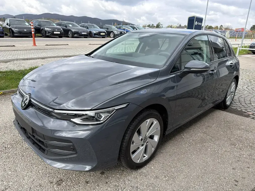 Gebraucht VW Golf VIII Life 150 PS (2026) in Perchtoldsdorf - € 34.980 ...