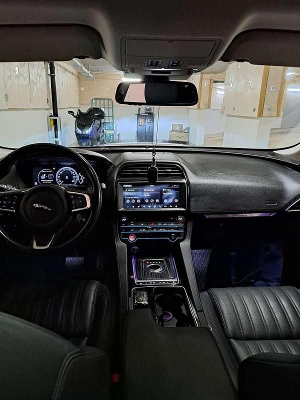 Gebraucht 2017 Jaguar F-Pace Portfolio 250 PS SUV – 1220 Wien (Händler ...