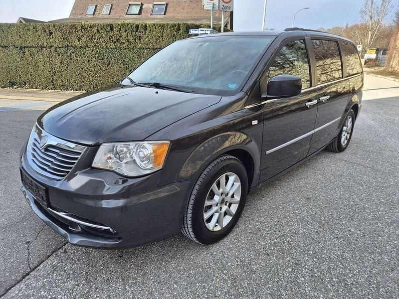 Gebraucht 2012 Lancia Voyager Gold 163 PS Van / Kleinbus – 1230 Wien ...