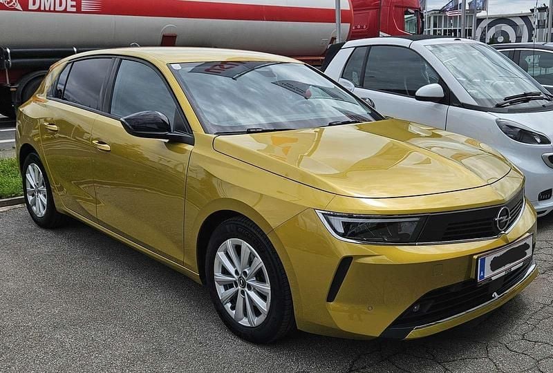 Gebraucht 2022 Opel Astra Business Edition 110 PS Limousine – 8054 ...