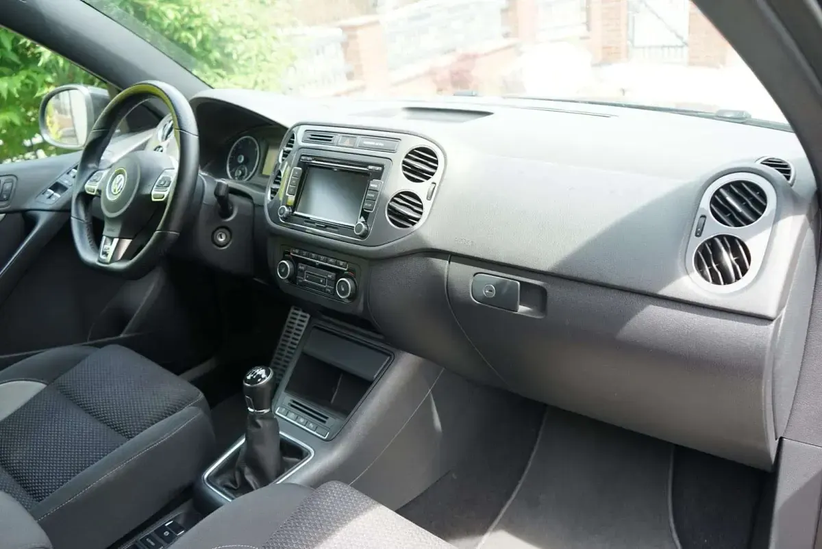 Gebraucht VW Tiguan R-line 110 PS (2013) in Linz, AT - € 14.990 | AutoUncle