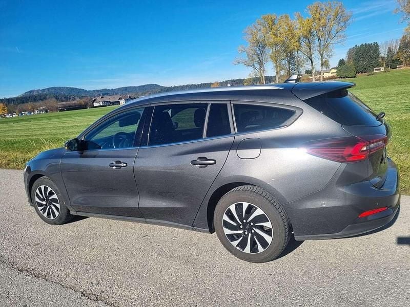Gebraucht 2023 Ford Focus Titanium 125 PS Kombi – 5202 Neumarkt am ...