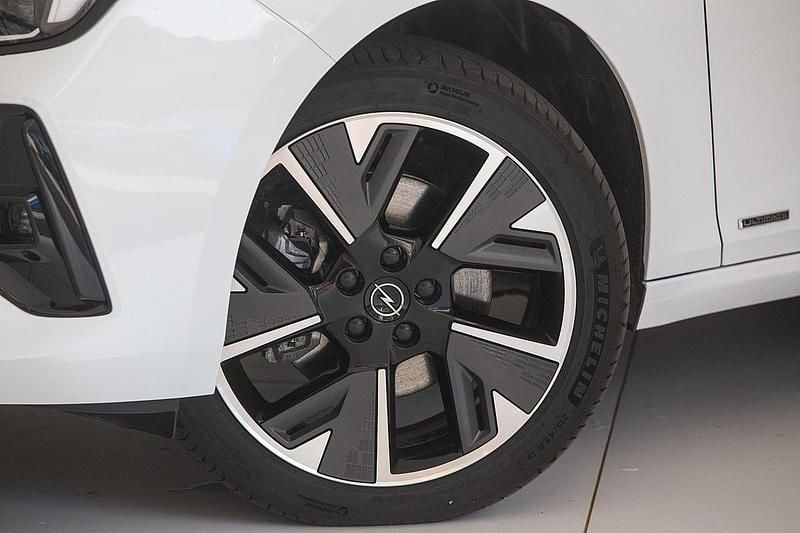 Gebraucht 2023 Opel Astra 156 PS Limousine – 6176 INNSBRUCK-VOELS ...