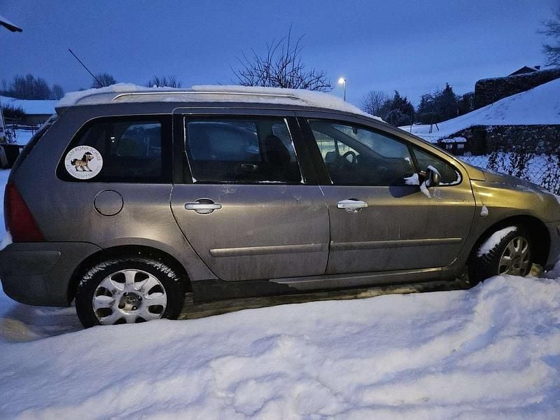 Gebraucht 2002 Peugeot 307 Premium 90 PS Kombi – 3613 Albrechtsberg an ...