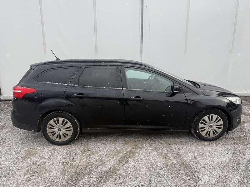 Gebraucht 2017 Ford Focus ST-Line 120 PS Kombi – 6235 Reith im ...