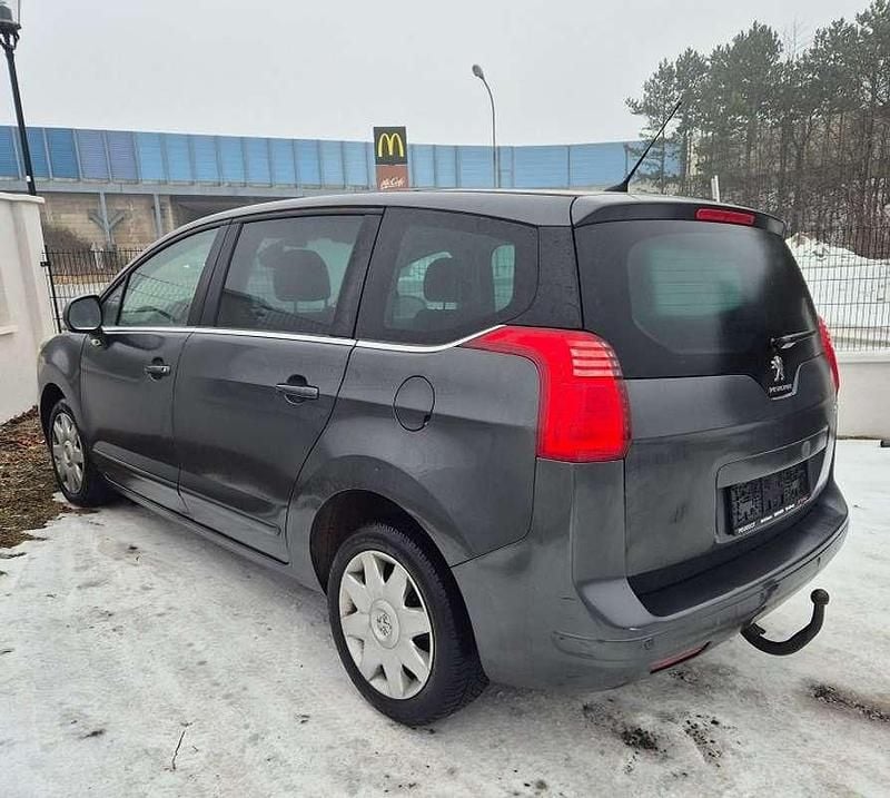 Gebraucht 2017 Peugeot 5008 Business-Line 120 PS Van / Kleinbus – 2721 ...