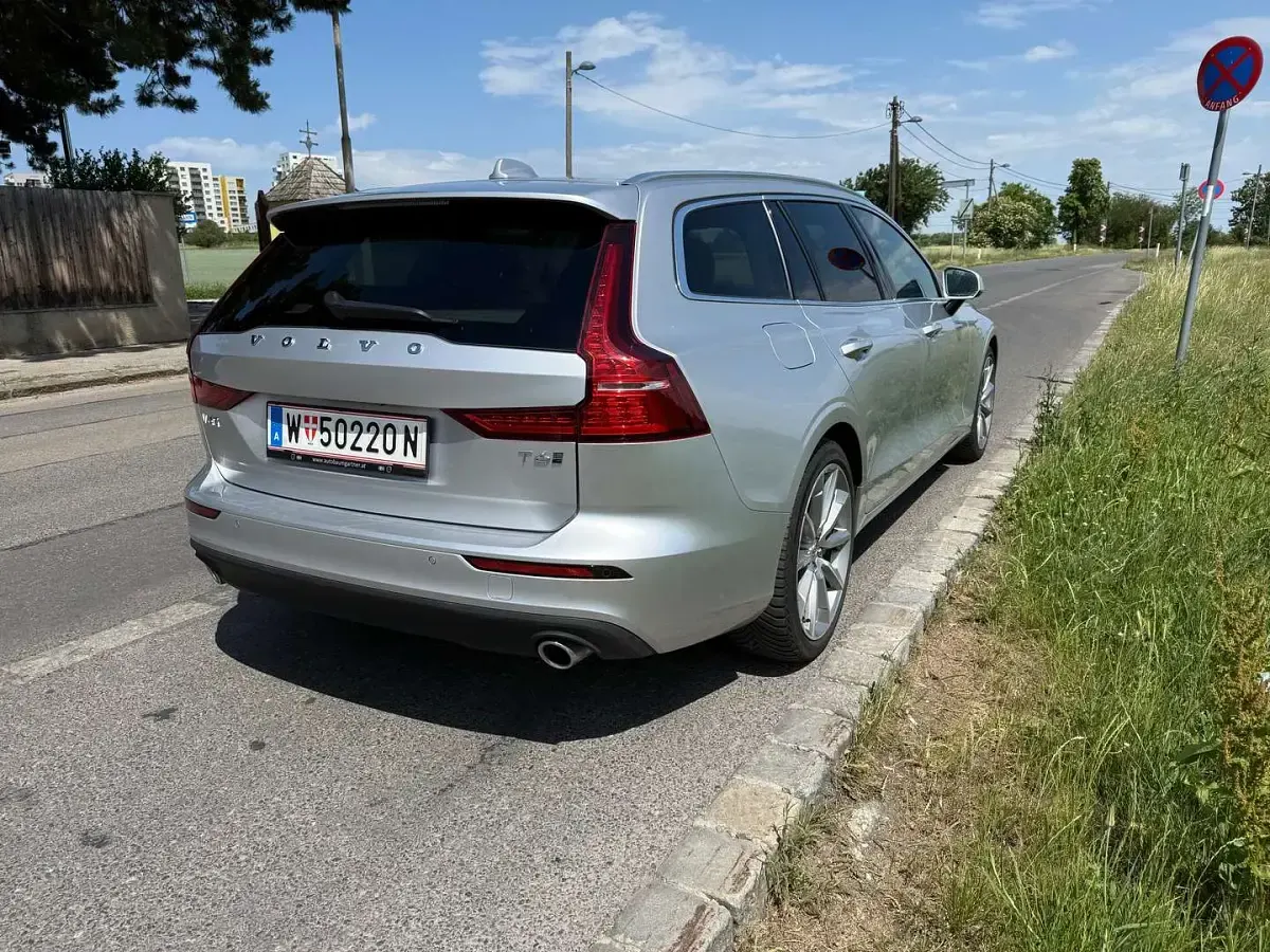 Gebraucht Volvo V60 Momentum 253 PS (2021) in Wien ., Favoriten - € 29. ...