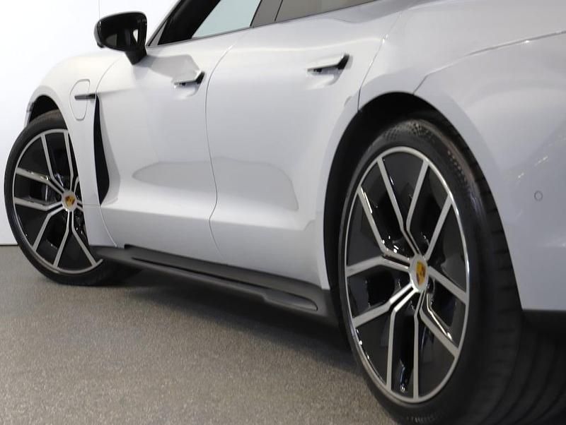 Neu Porsche Taycan Black Edition 435 PS (2026) in Wien - € 109.900 ...