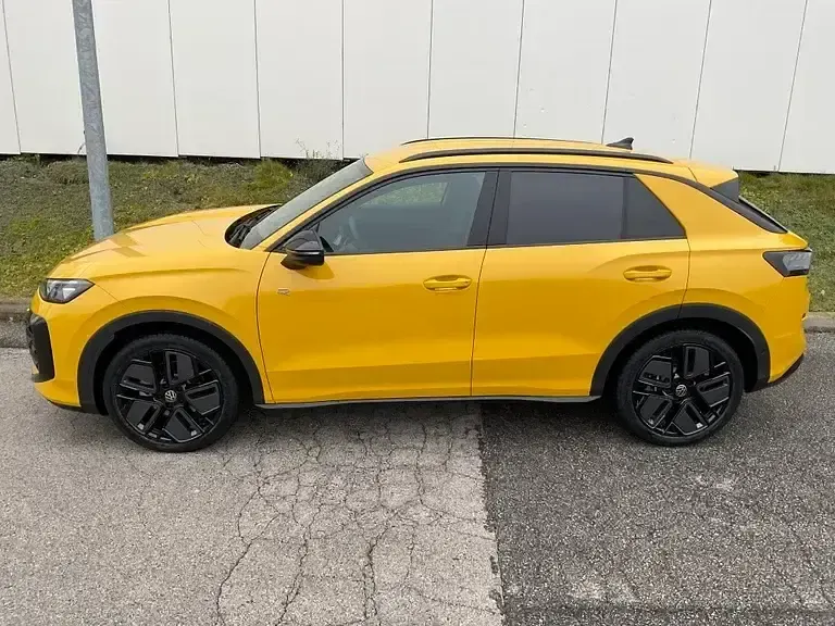 Neu VW T-Roc Cabriolet R-line 150 PS (2025) in Zell am See - € 37.890 ...