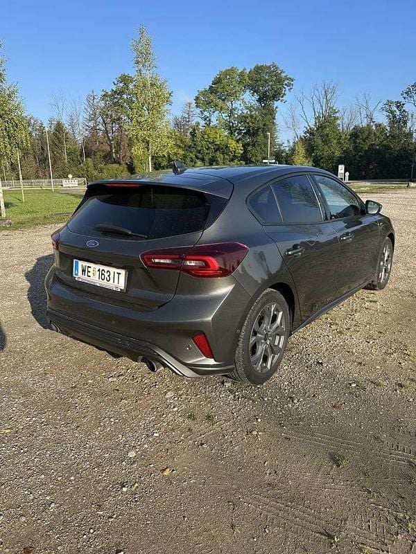 Gebraucht 2023 Ford Focus ST-Line 125 PS Limousine – 4614 Marchtrenk ...