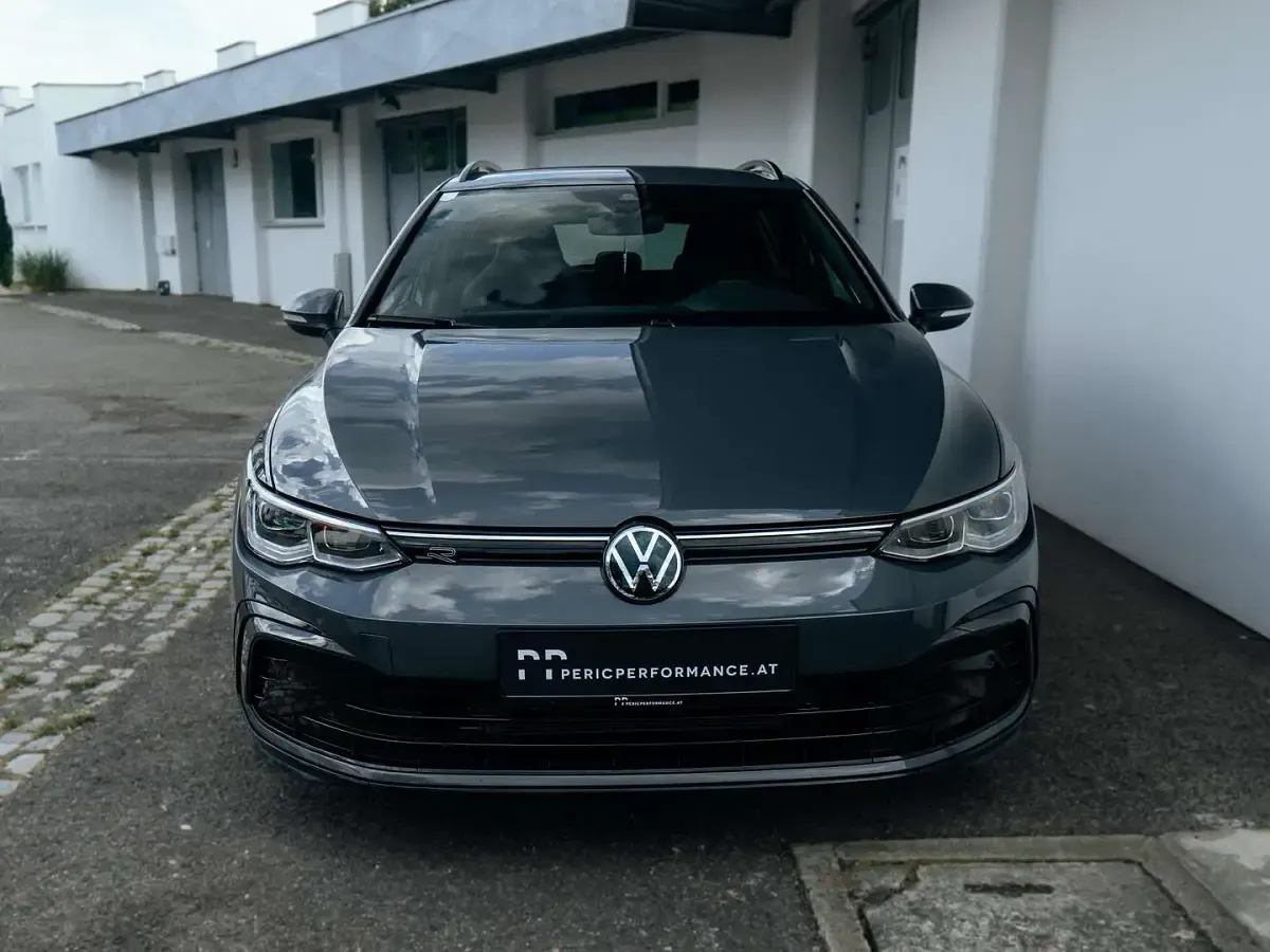 Gebraucht VW Golf VIII R-line 150 PS (2021) in Graz - € 21.290 | AutoUncle