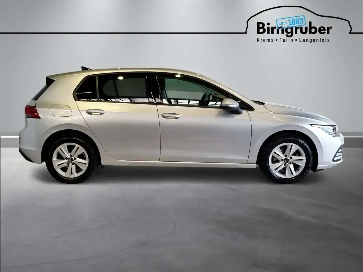 Gebraucht VW Golf VIII Life 110 PS (2023) in Tulln - € 23.990 | AutoUncle