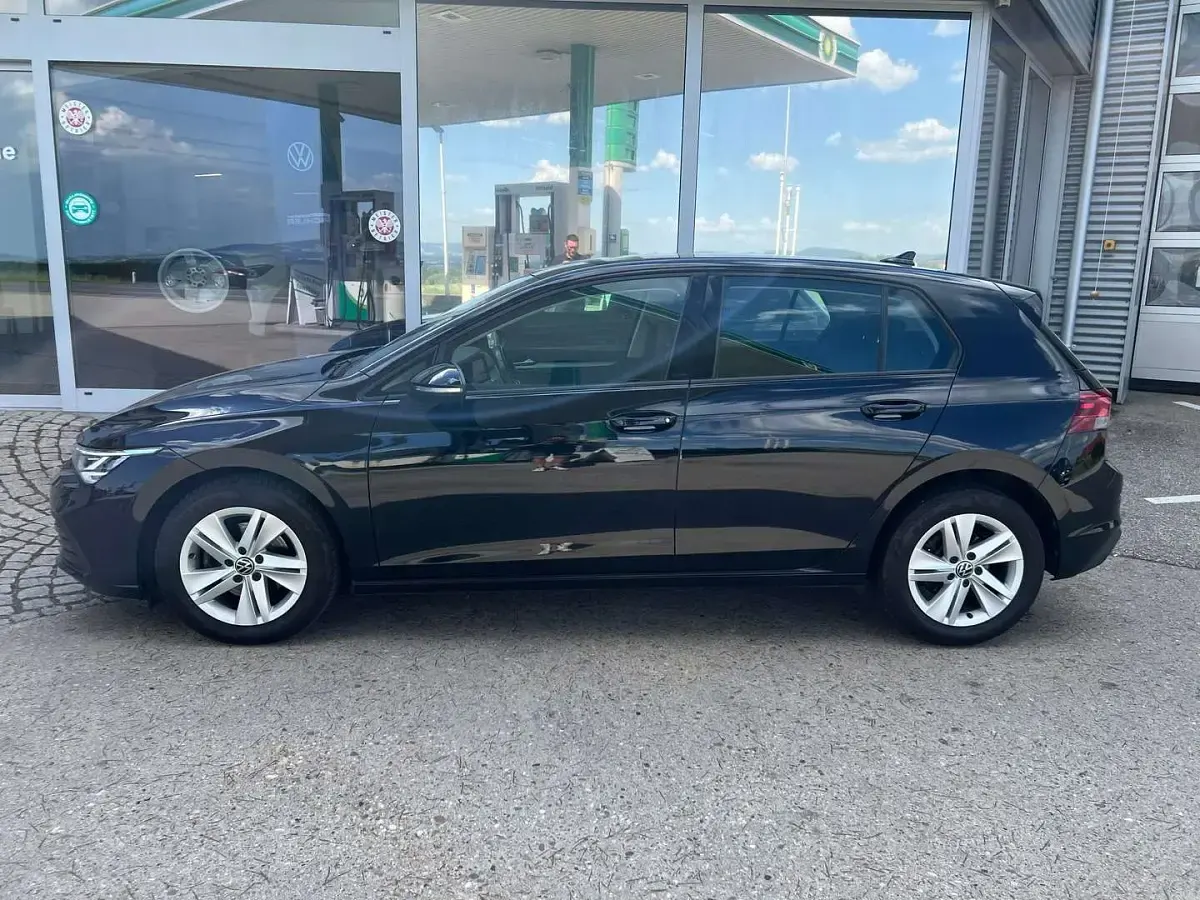 Gebraucht VW Golf VIII Life 110 PS (2022) in St. Martin - € 18.990 ...