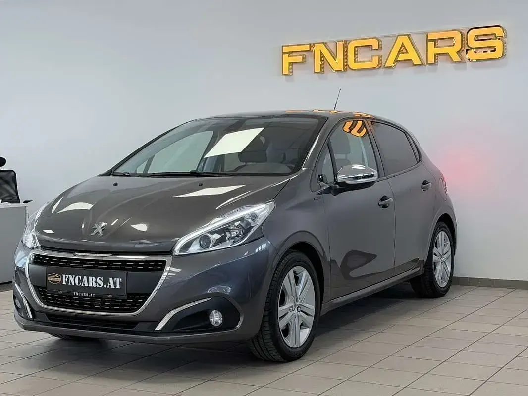 Gebraucht Peugeot 208 Signature Sky 82 PS (2019) in Leonding - € 8.300 ...