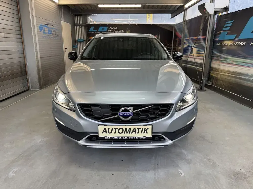 Gebraucht Volvo V60 Kinetic 150 PS (2017) in Tirol - € 15.999 | AutoUncle