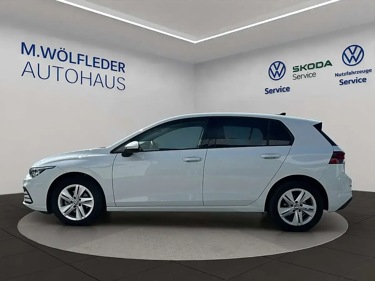 Gebraucht VW Golf VIII Life 131 PS (2023) in Riedau - € 21.190 | AutoUncle