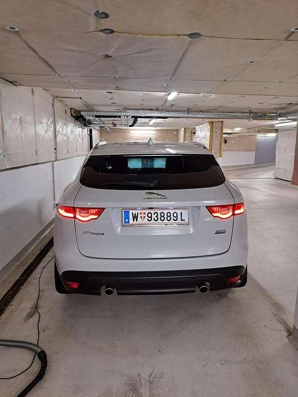 Gebraucht 2017 Jaguar F-Pace Portfolio 250 PS SUV – 1220 Wien (Händler ...