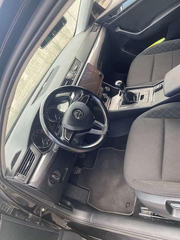 Gebraucht 2018 Skoda Superb Active 125 PS Kombi – 2340 Mödling (Händler ...