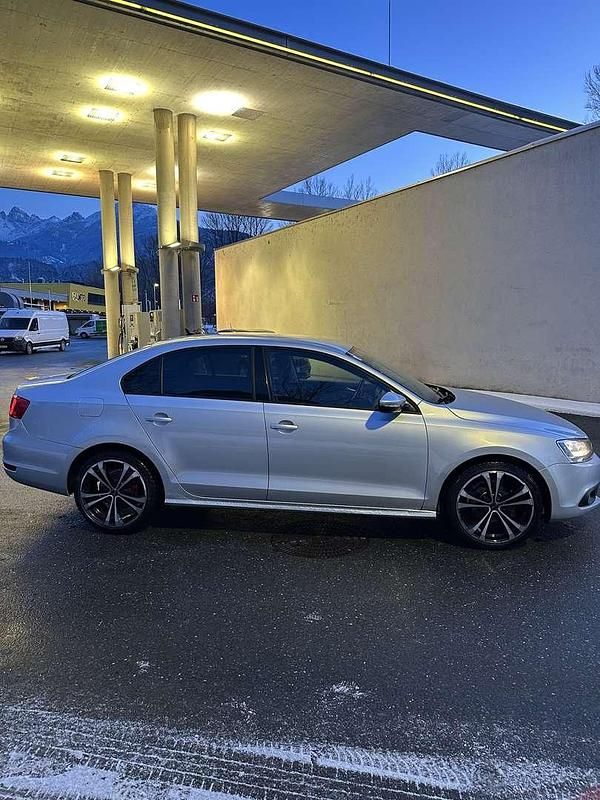 Gebraucht 2011 VW Jetta Comfortline 105 PS Limousine – 6060 Hall in ...