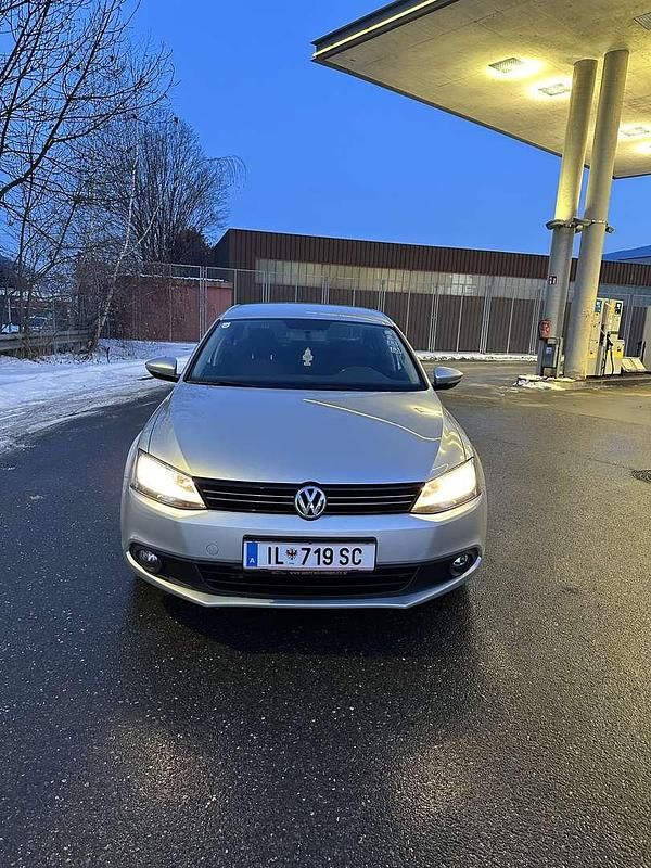 Gebraucht 2011 VW Jetta Comfortline 105 PS Limousine – 6060 Hall in ...