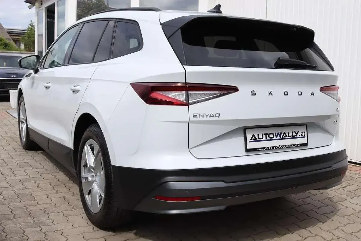 Gebraucht Skoda Enyaq iV Loft 180 PS (2023) in Brunn am Gebirge, AT - € ...
