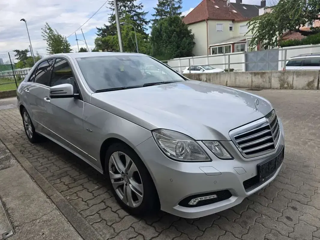 Gebraucht Mercedes E250 Avantgarde 204 PS (2009) in Wien, Donaustadt ...