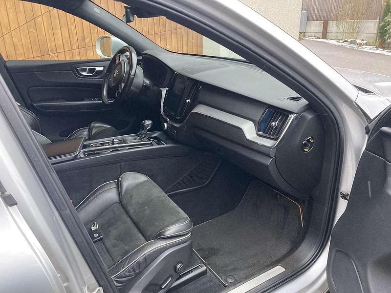 Gebraucht 2018 Volvo XC60 R-Design 190 PS SUV – 3053 Brandlaaben, AT ...