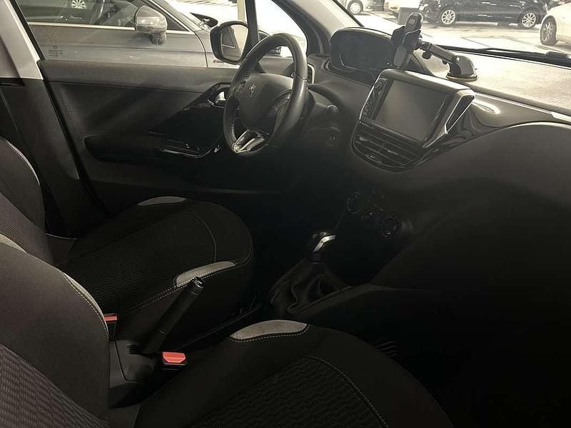 Gebraucht 2015 Peugeot 208 Style 82 PS Kleinwagen – 2435 Ebergassing ...