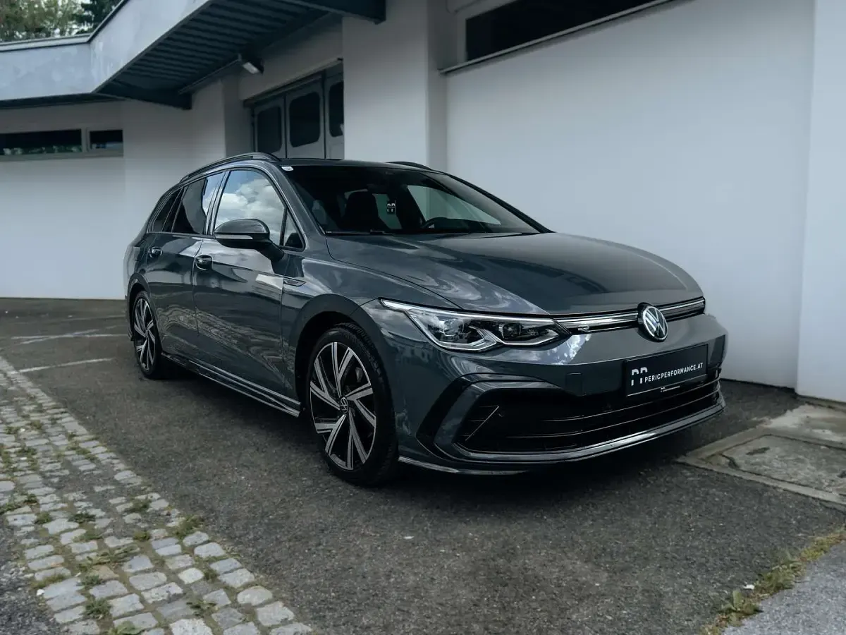Gebraucht VW Golf VIII R-line 150 PS (2021) in Graz - € 21.290 | AutoUncle