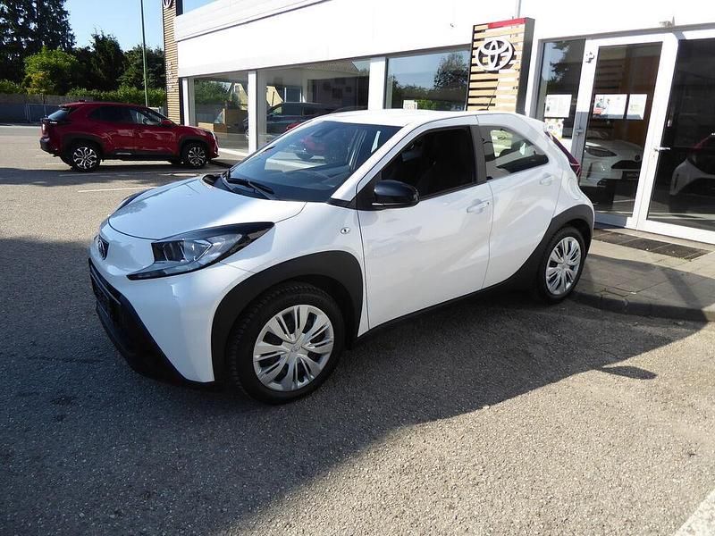 Gebraucht 2024 Toyota Aygo Play 72 PS Kleinwagen – 4600 Wels (Händler ...