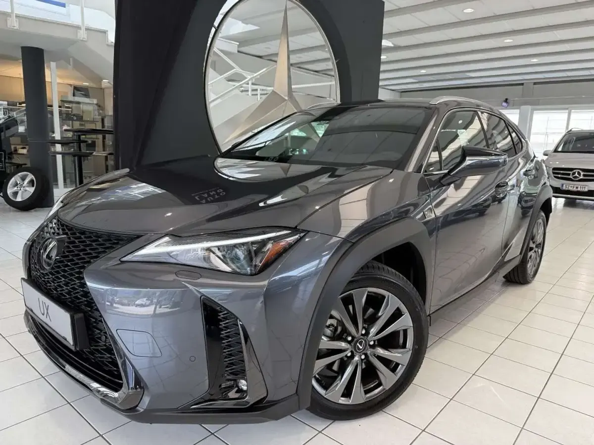 Gebraucht Lexus UX 300h Sport Line 199 PS (2025) in Vomp, AT - € 43.900 ...