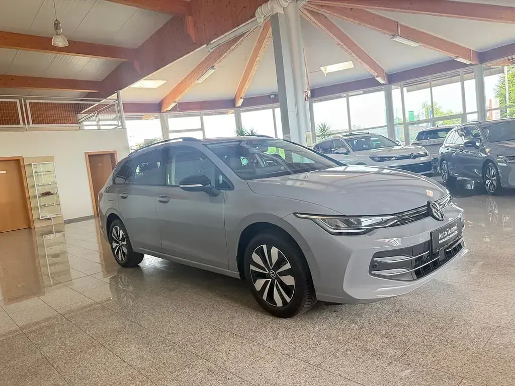 Gebraucht VW Golf VIII Life 116 PS (2025) in Gleinstätten - € 23.990 ...