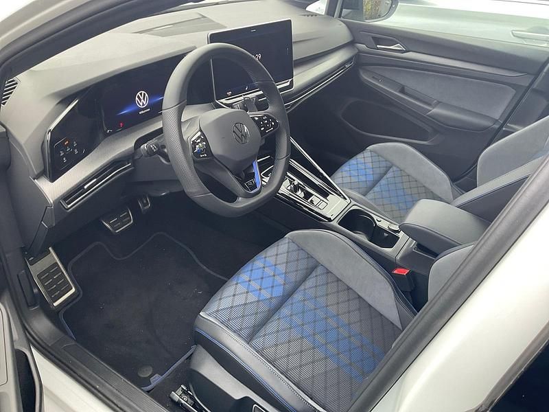 Gebraucht 2025 VW Golf VIII Style 333 PS Limousine – 6844 Altach ...