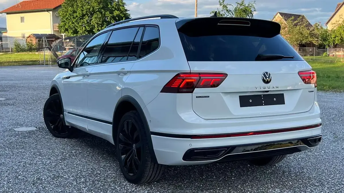 Gebraucht VW Tiguan Allspace R-line 150 PS (2024) in Mitterdorf an der ...