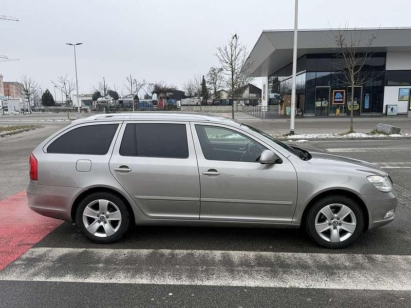 Gebraucht 2012 Skoda Octavia 105 PS Kombi – 4600 Wels, AT (Privat) – € ...