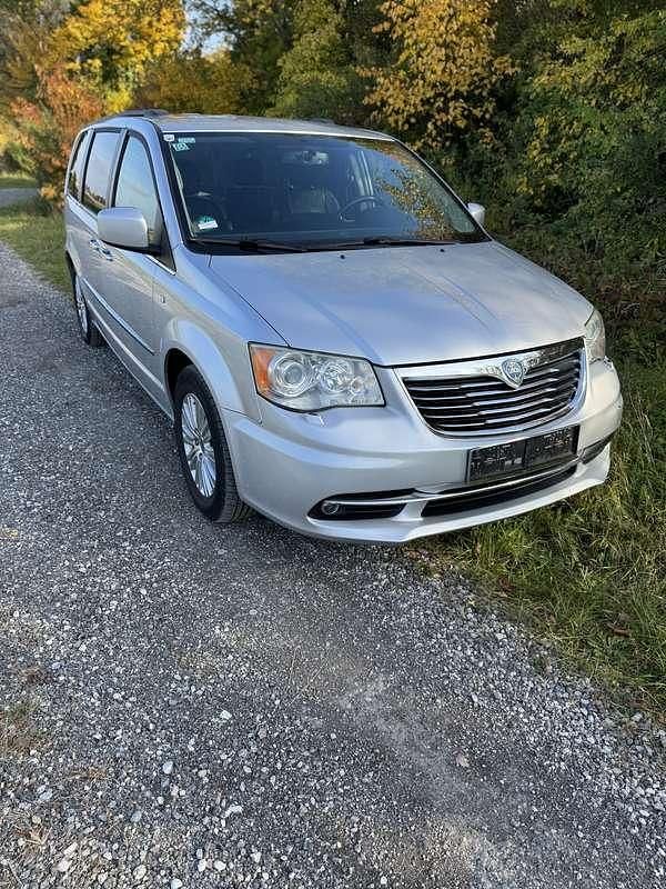 Gebraucht 2012 Lancia Voyager Gold 163 PS Van / Kleinbus – 4611 ...