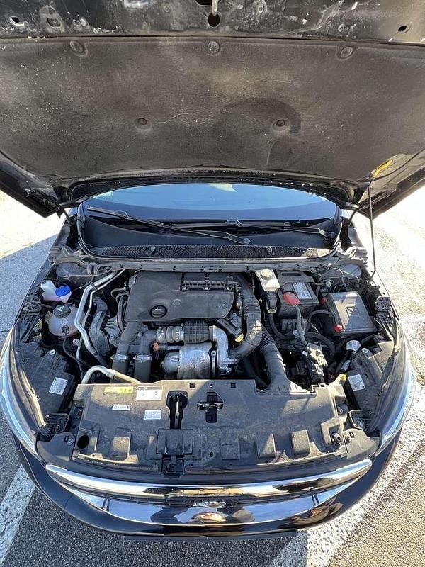 Gebraucht 2018 Peugeot 308 SW Allure 99 PS Kombi – 6020 Innsbruck ...