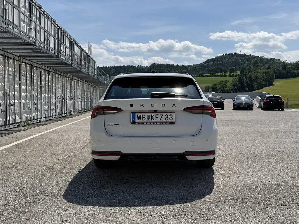 Neu Skoda Octavia SportLine 150 PS (2026) in Krumbach - € 46.990 ...