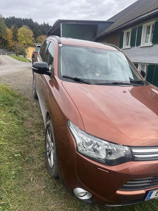 Gebraucht 2013 Mitsubishi Outlander Intense 150 PS SUV – 6890 Lustenau ...