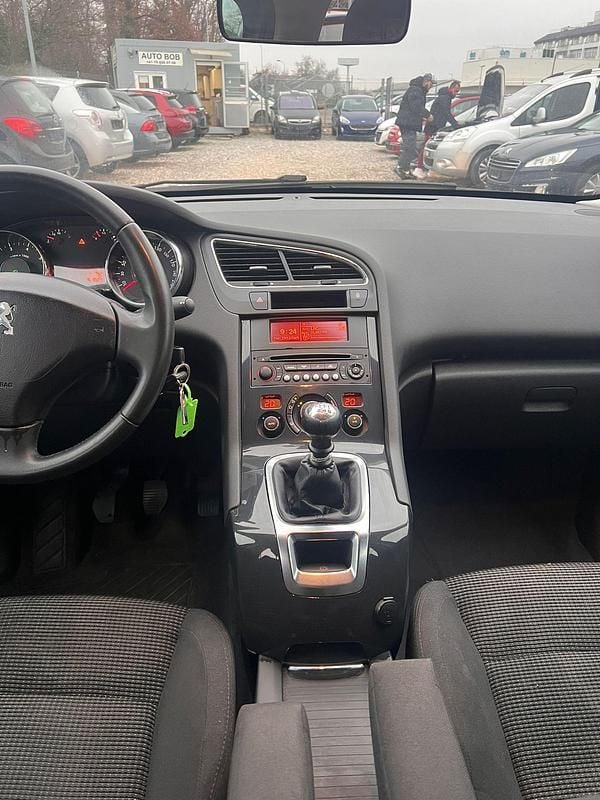 Gebraucht 2014 Peugeot 5008 Style 156 PS – 1217 Meyrin (Händler) – CHF ...